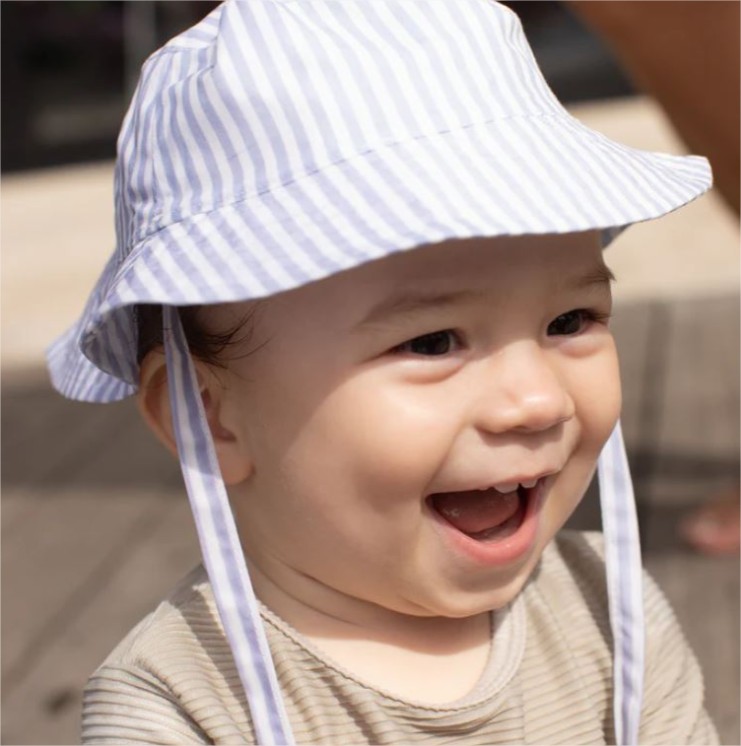 Swim Essentials: Детска слънцезащитна Bucket шапка с UPF50+ - "Light Blue"